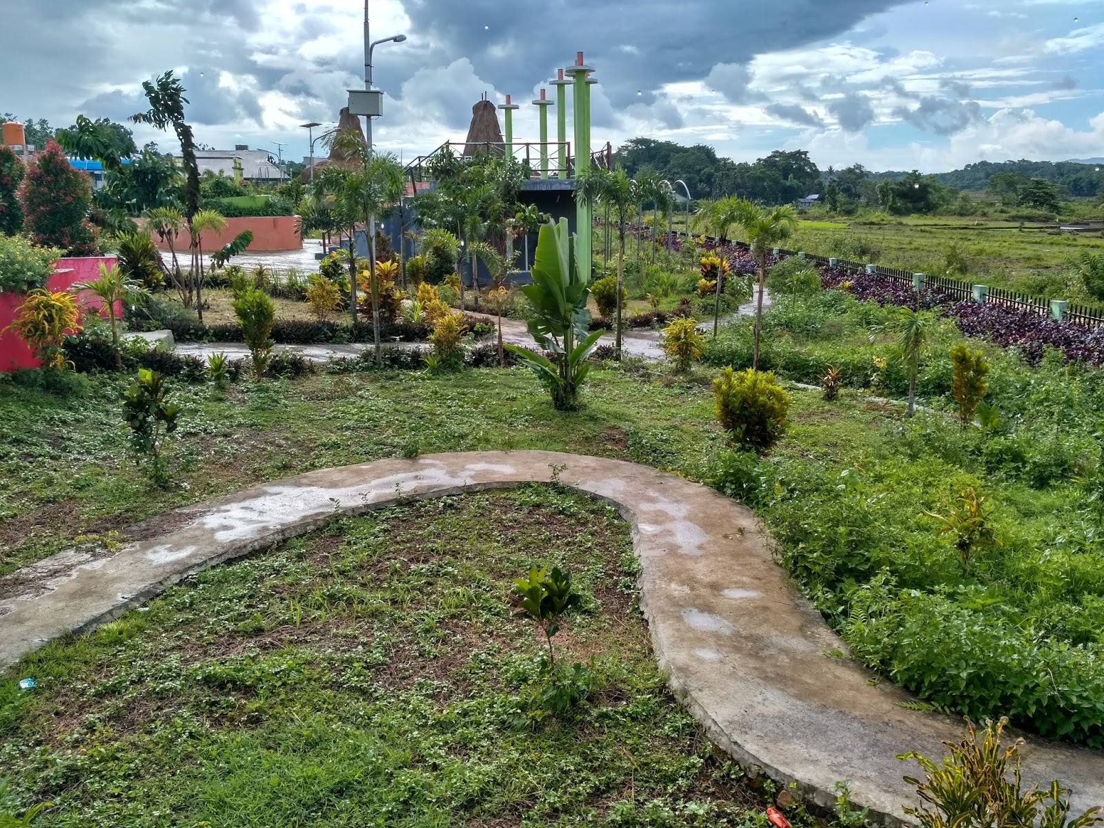 Taman Mamuli, Keindahan diantara Rerumputan dan Sampah di Sumba Barat ...