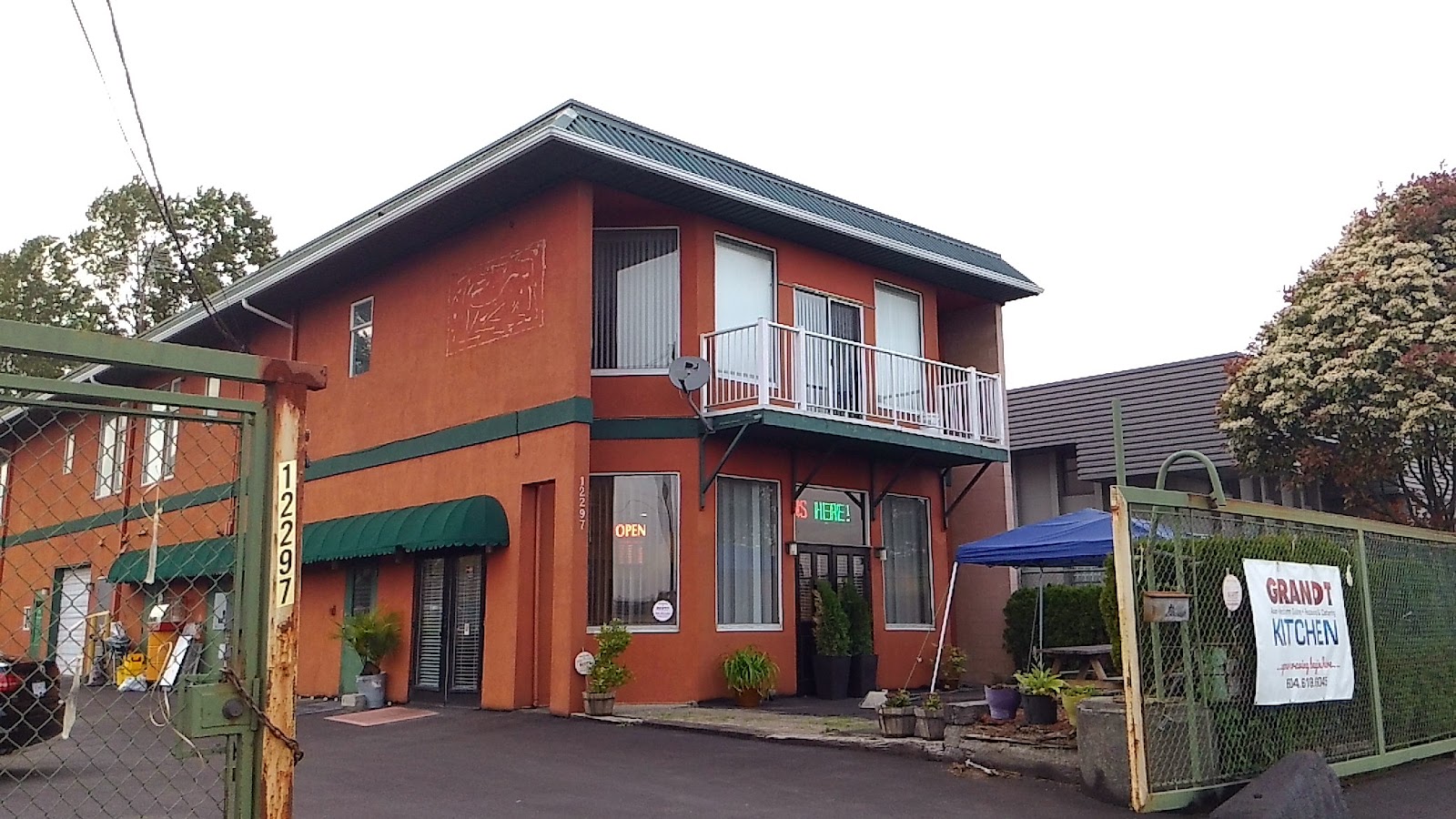 FOOD FOR BUDDHA: Grandt Kitchen