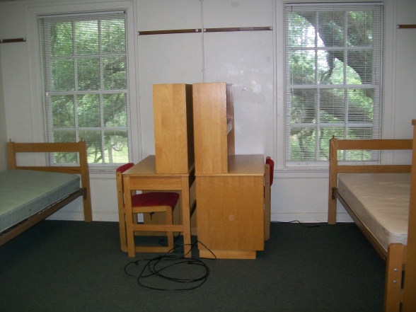 Robin Flies South...: Dorm Rooms 101