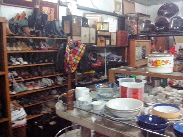 Alternate Reality: "Naname Aya's Japan Surplus" at Shaw Blvd.