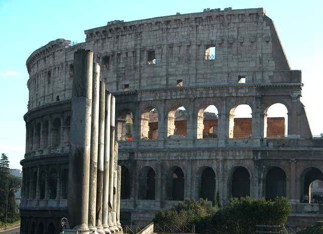 Viaje con Escalas: El Coloso y el Coliseo
