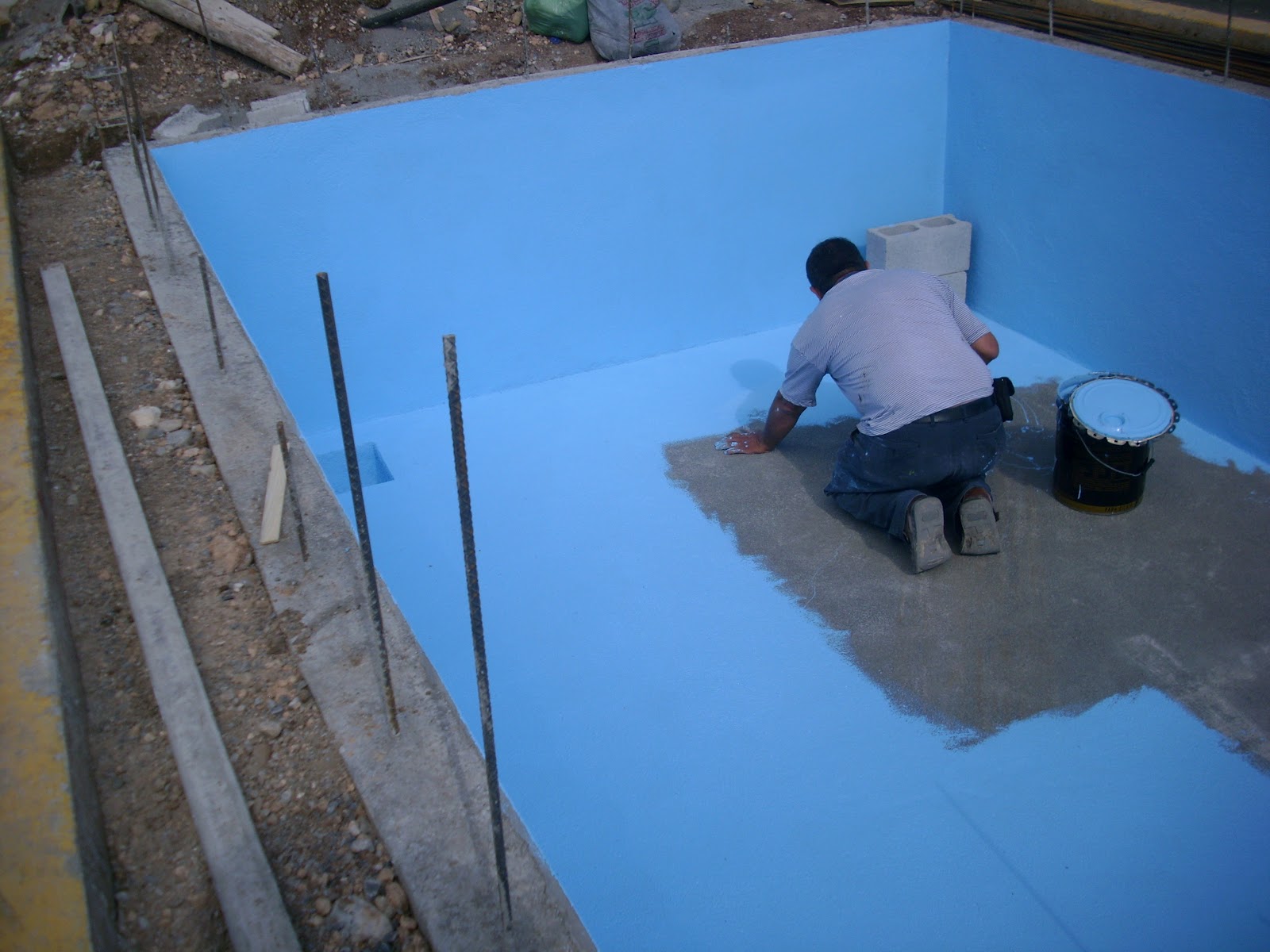 CONSTRUCCION DE ALJIBE O CISTERNA DE CONCRETO Y ACERO
