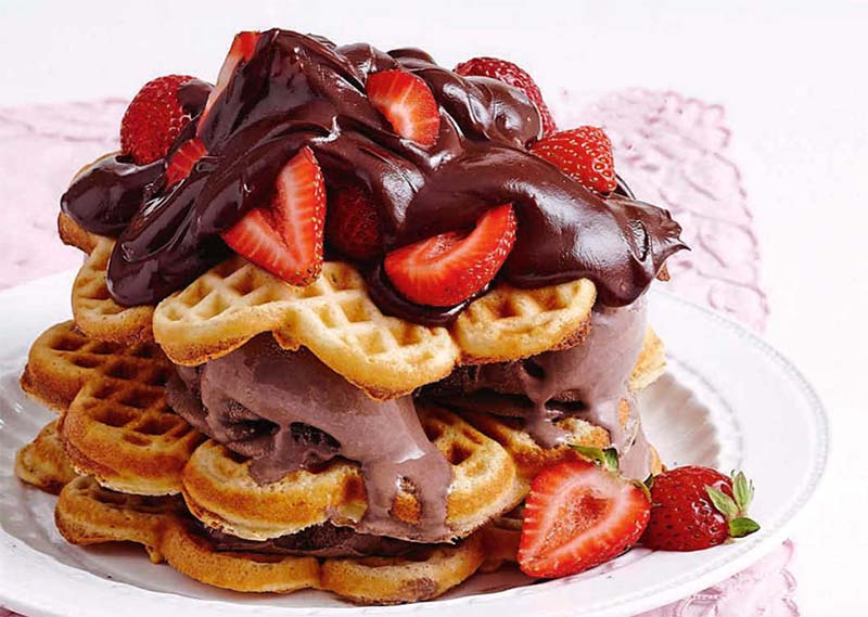 How to Make Waffle & Ice-cream Stacks with Chocolate Sauce Recipe ...