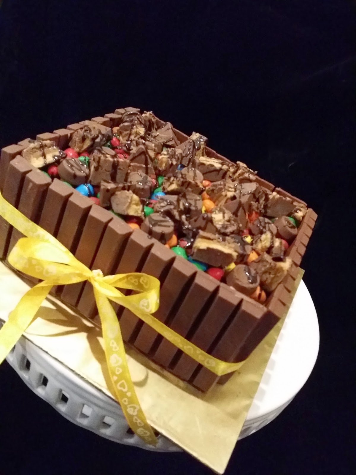 Sweet Creations: Kit kat with chocolate treasures