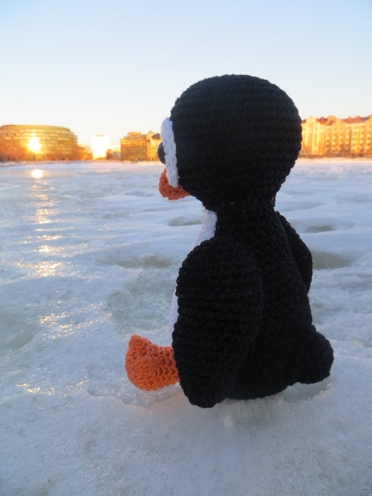 Amigurumipaja: Pingviini auringonlaskussa