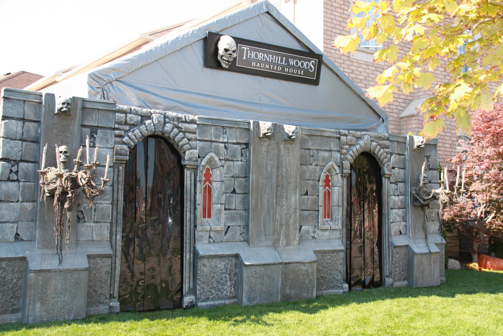 Thornhill Woods Haunted House Blog: MY FRONT ENTRANCE TO MY HAUNTED HOUSE