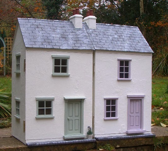 Julie's dolls house blog: Two 1/12th Scale Seaside Cottages