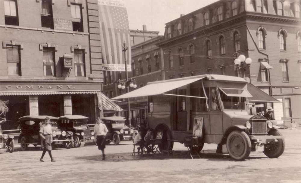 Long Before Amazon, There Were Bookmobiles! These 30 Libraries-on ...