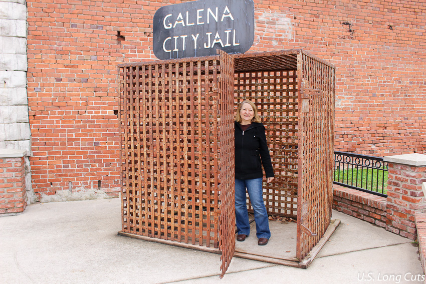 2 or 3 lines (and so much more): Kingston Trio – "Tijuana Jail" (1959)