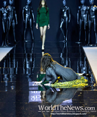 World The News: Hotests Fashion Models Falling During Catwalks