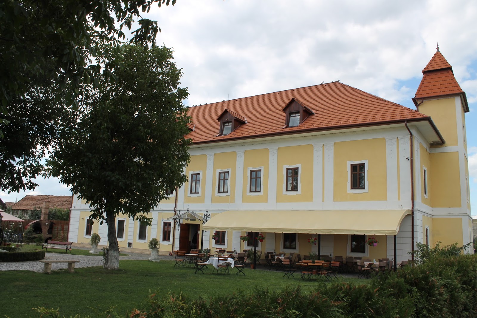 Nopţi şi zile: Castelul Haller, Ogra, Județul Mureș