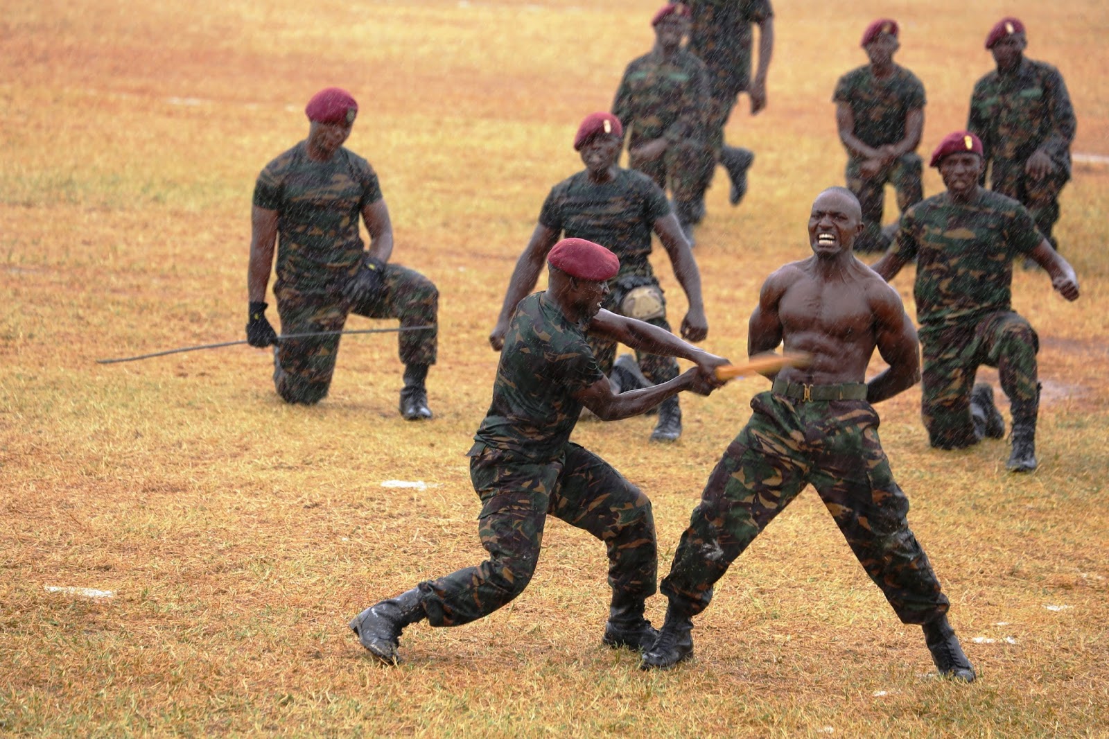 MATUKIO @ MICHUZI BLOG: MAKOMANDOO WA JWTZ WALIVYOTIA FORA SHEREHE ZA ...