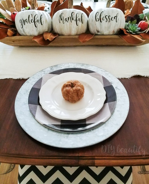 3 Tips for Stunning Fall Vignettes - DIY Beautify - Creating Beauty at Home