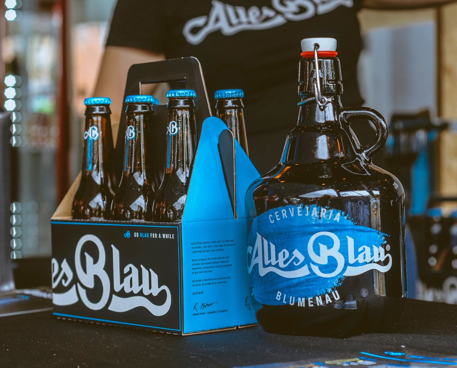 Rótulos da Alles Blau começam a chegar aos pontos de vendas de Santa ...