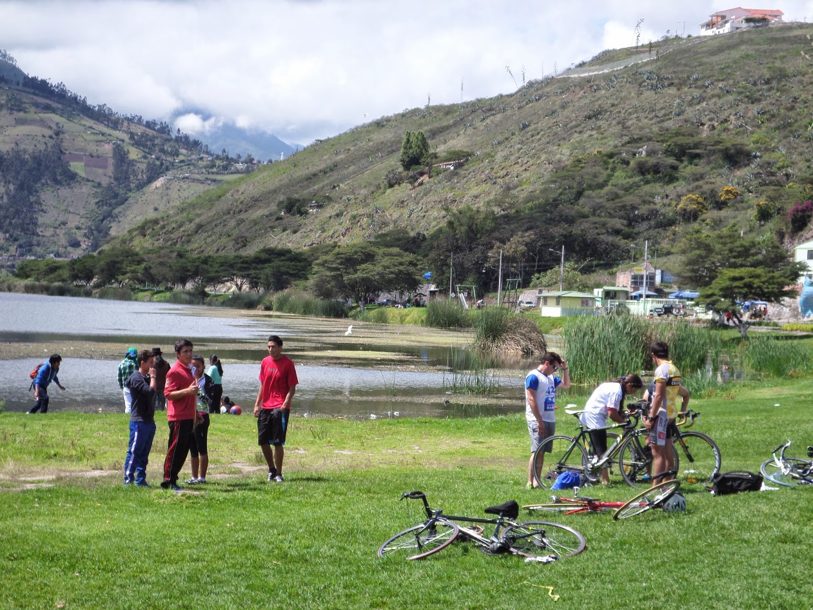 Una Visión hacia lo mejor de Imbabura - Ecuador : Laguna de Yahuarcocha