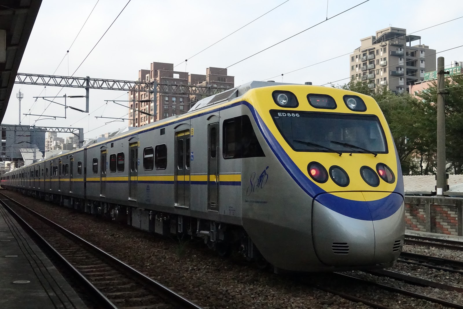 Blair's 鐵道攝影: EMU886電聯車 / TRA EMU886 Electric Multiple Unit