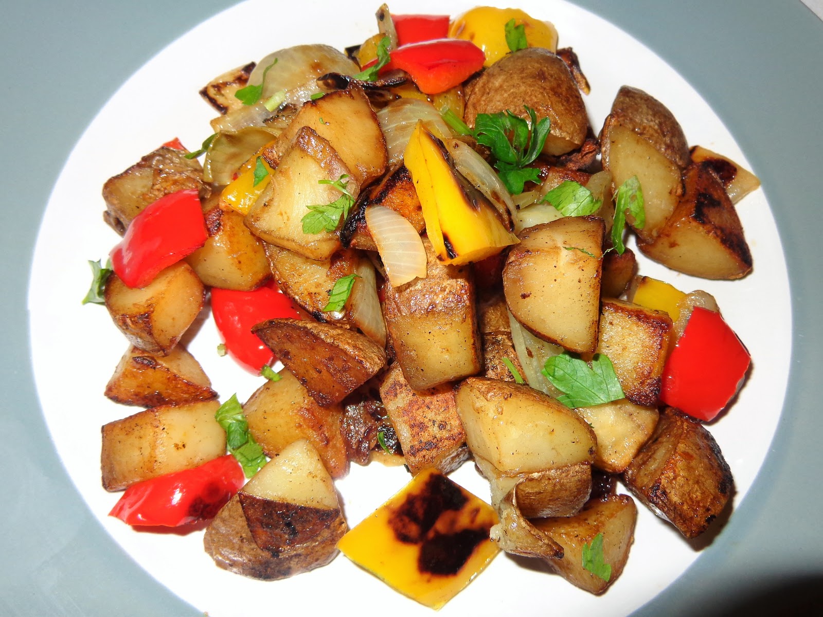 LA COCINA DEL POLLO: PAPAS SALTEADAS CON PIMIENTOS Y CEBOLLA