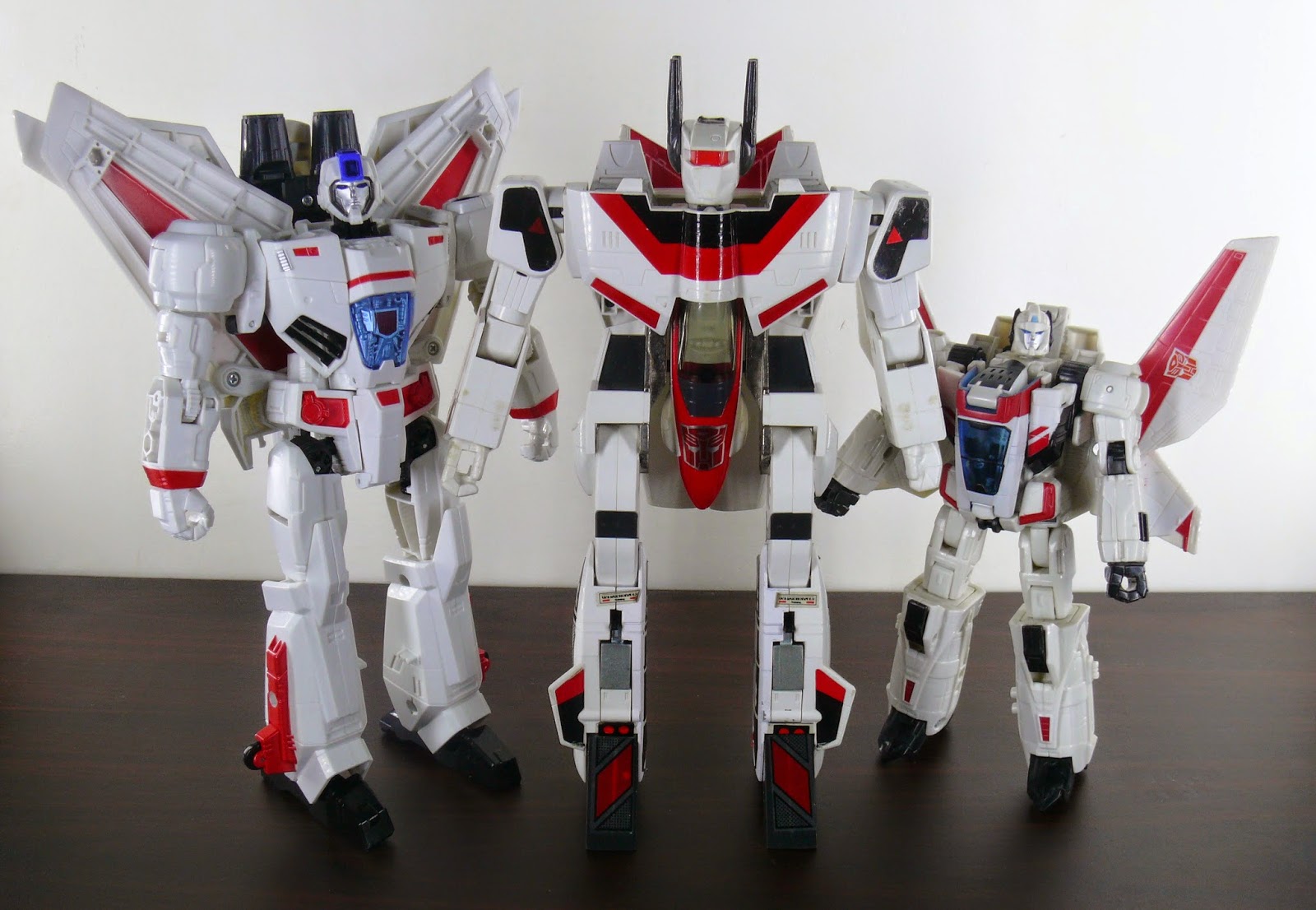 Blog Transformers.com: 1101: Jetfire Generations (AKA: Skyfire)