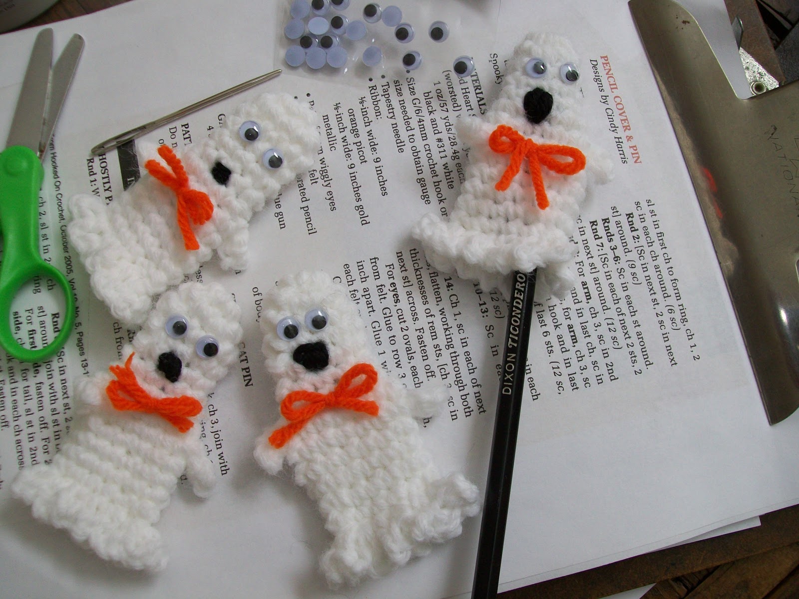 I'd Rather Be Crocheting: Ghost Pencil Toppers