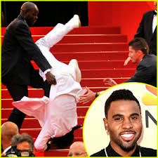 crunch27: Jason Derulo Did NOT Fall Down The Stairs At Met Gala