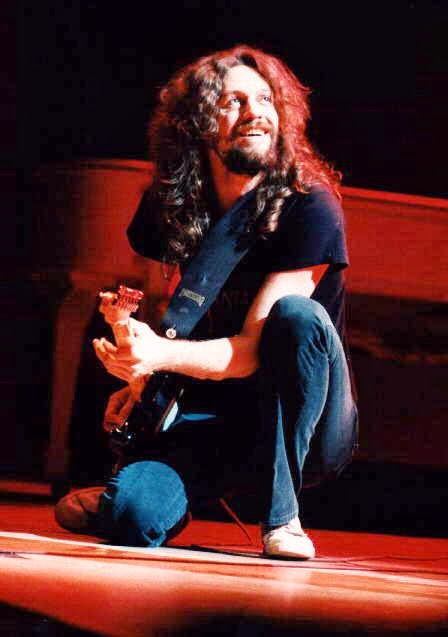 NOTICIAS Y EFEMERIDES MUSICALES Y DEL CINE: HACE 27 AÑOS, MUERE ALLEN ...