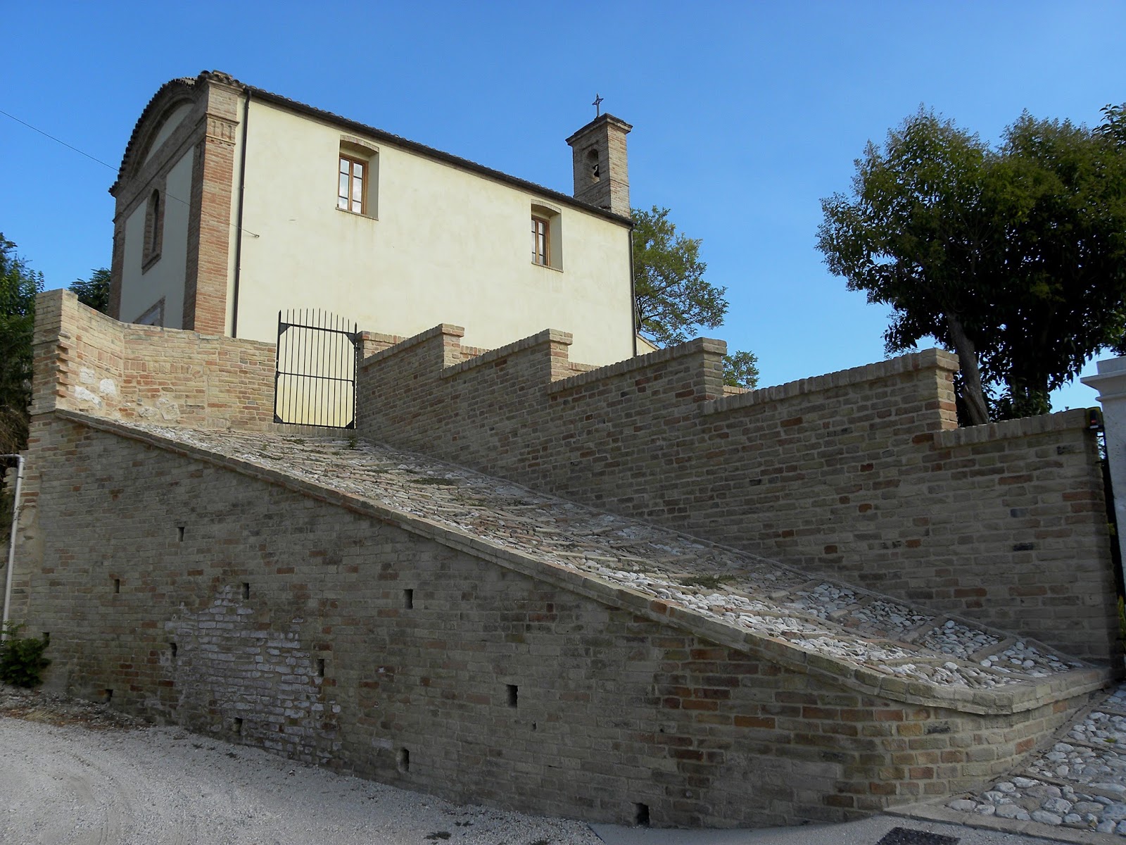 Spinetoli ( AP ), sentinella picena sulla Valle del Tronto - THE MARCHE ...