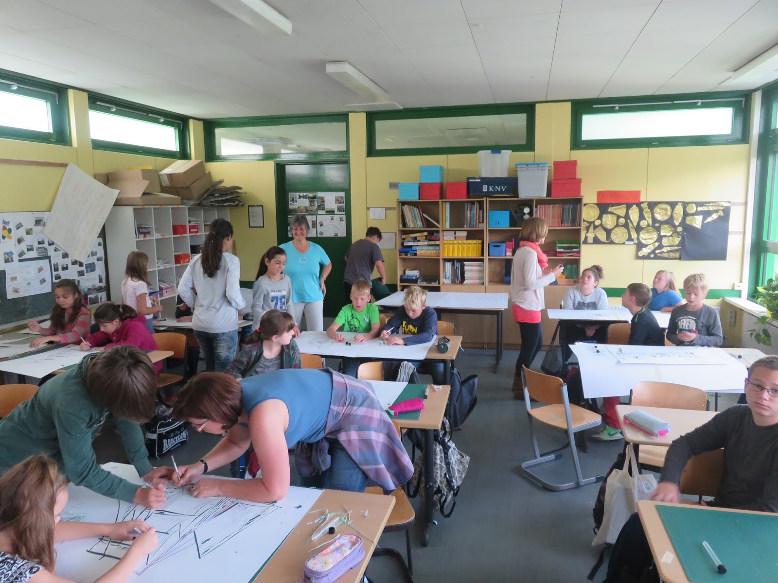 Stromkasten-Styling: Schablonen über Schablonen am zweiten Tag in der ...