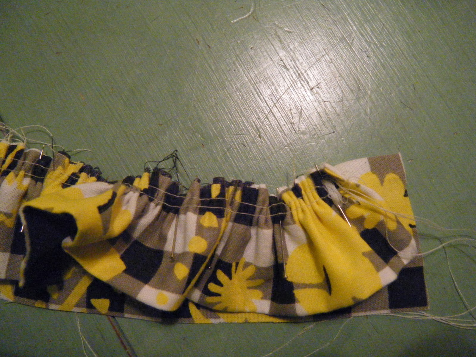 Home Sewn, Home Made, Home Grown: Frilly pinny...go retro!