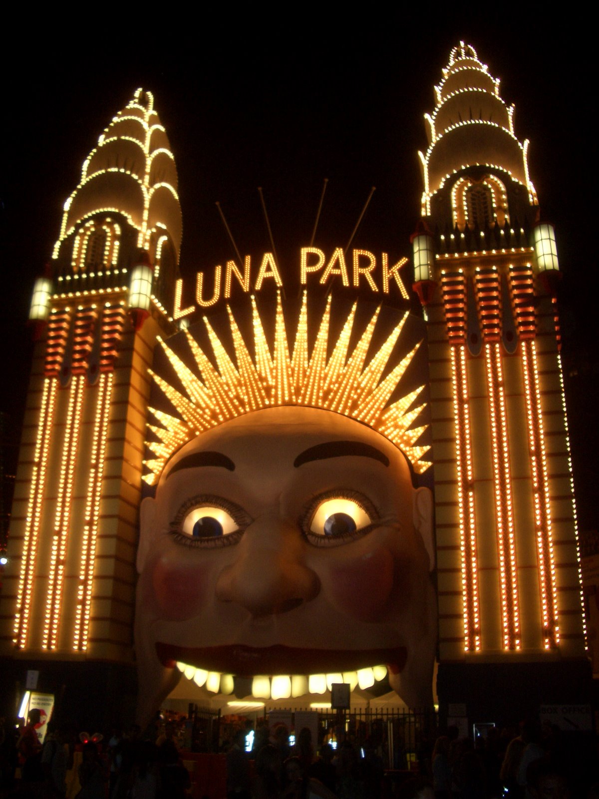 Sydney - City and Suburbs: Milsons Point, Luna Park (Theme Day: Night)