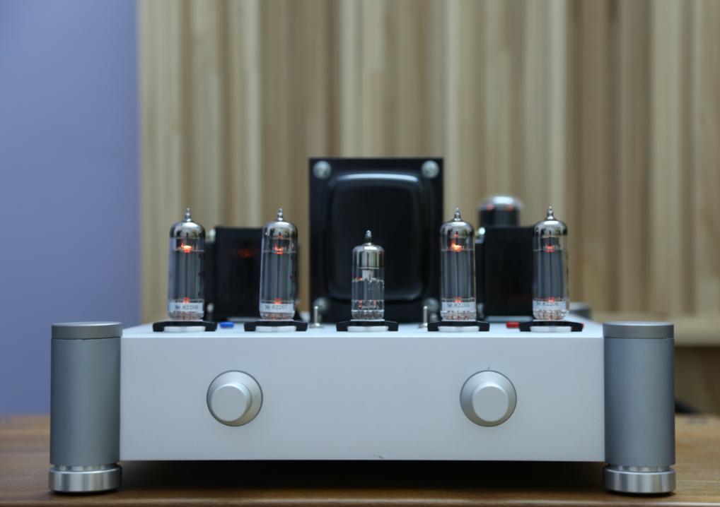 J&K Audio Design: EL84 Push Pull Tube Amplifier