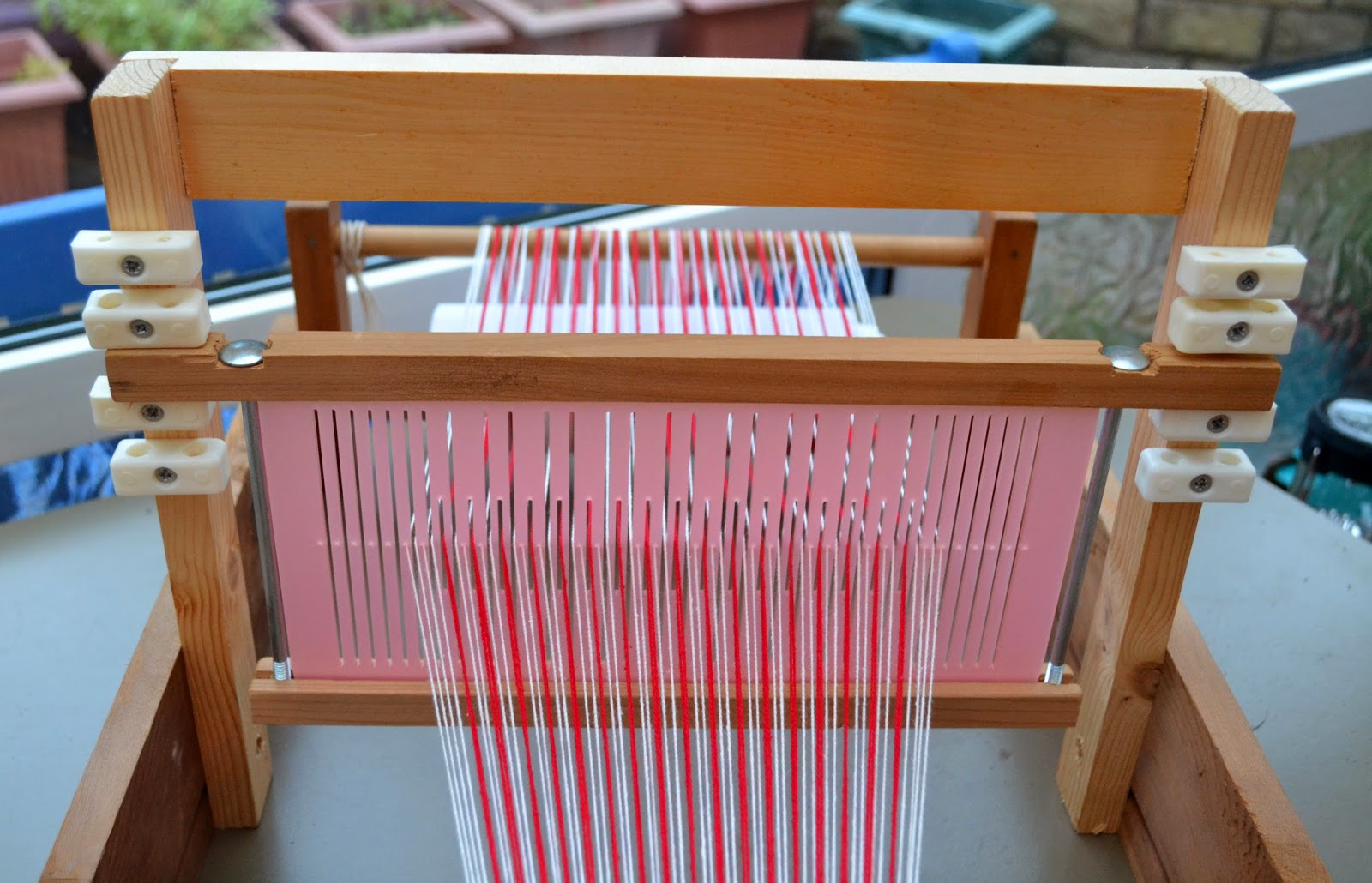 Durham Weaver: Weaving patterned bands.