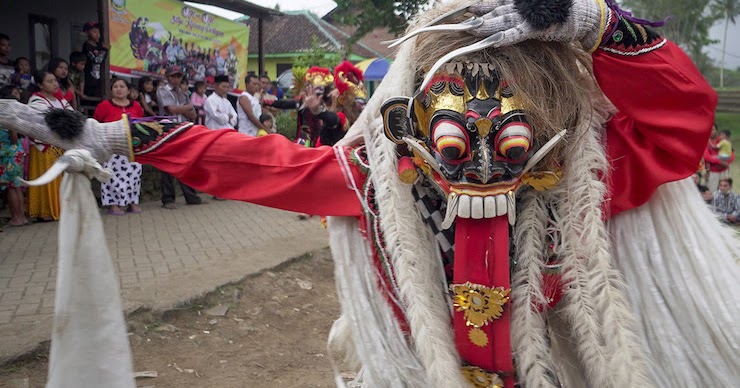 The Travel Photographer : Jaranan In Java | Jay Tindall