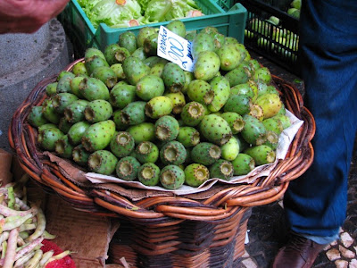 Mercado dos Lavradores: Frutas que se encontram à venda no mercado