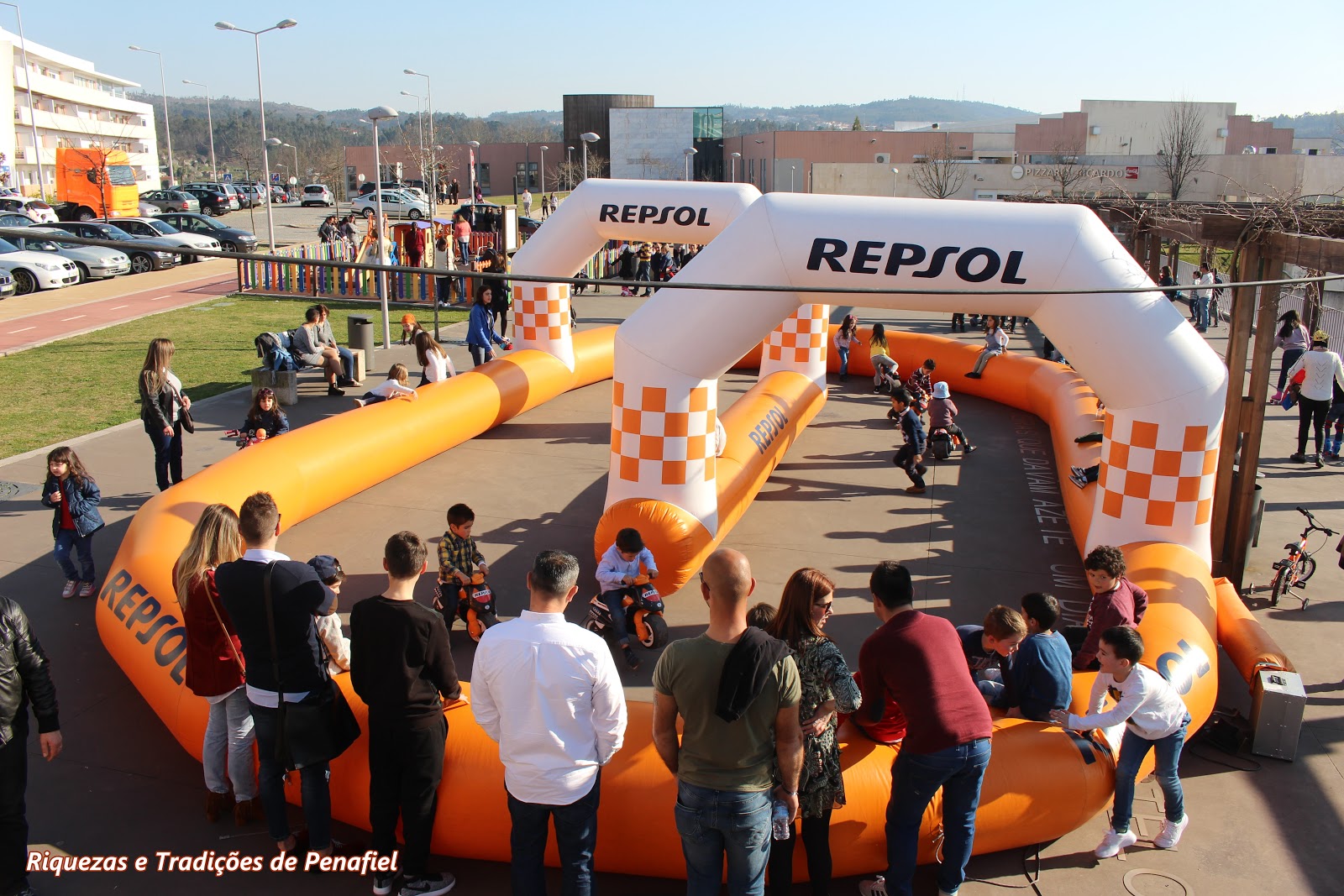 Centenas de pessoas visitaram a exposição Repsol Racing Tour em Penafiel