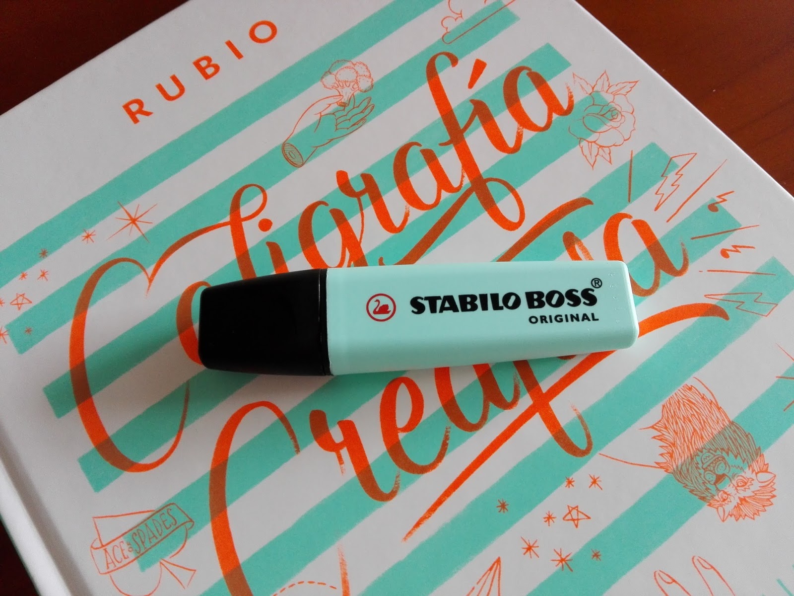 Iniciándome en el Lettering con cuadernos Rubio y MaterialEscolar.es ...