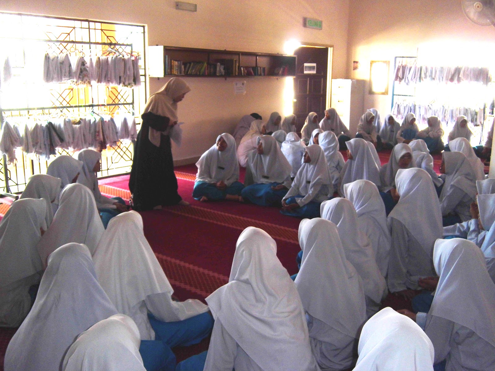 BADAR SEMESRA: Kem Solat Sempurna 2012