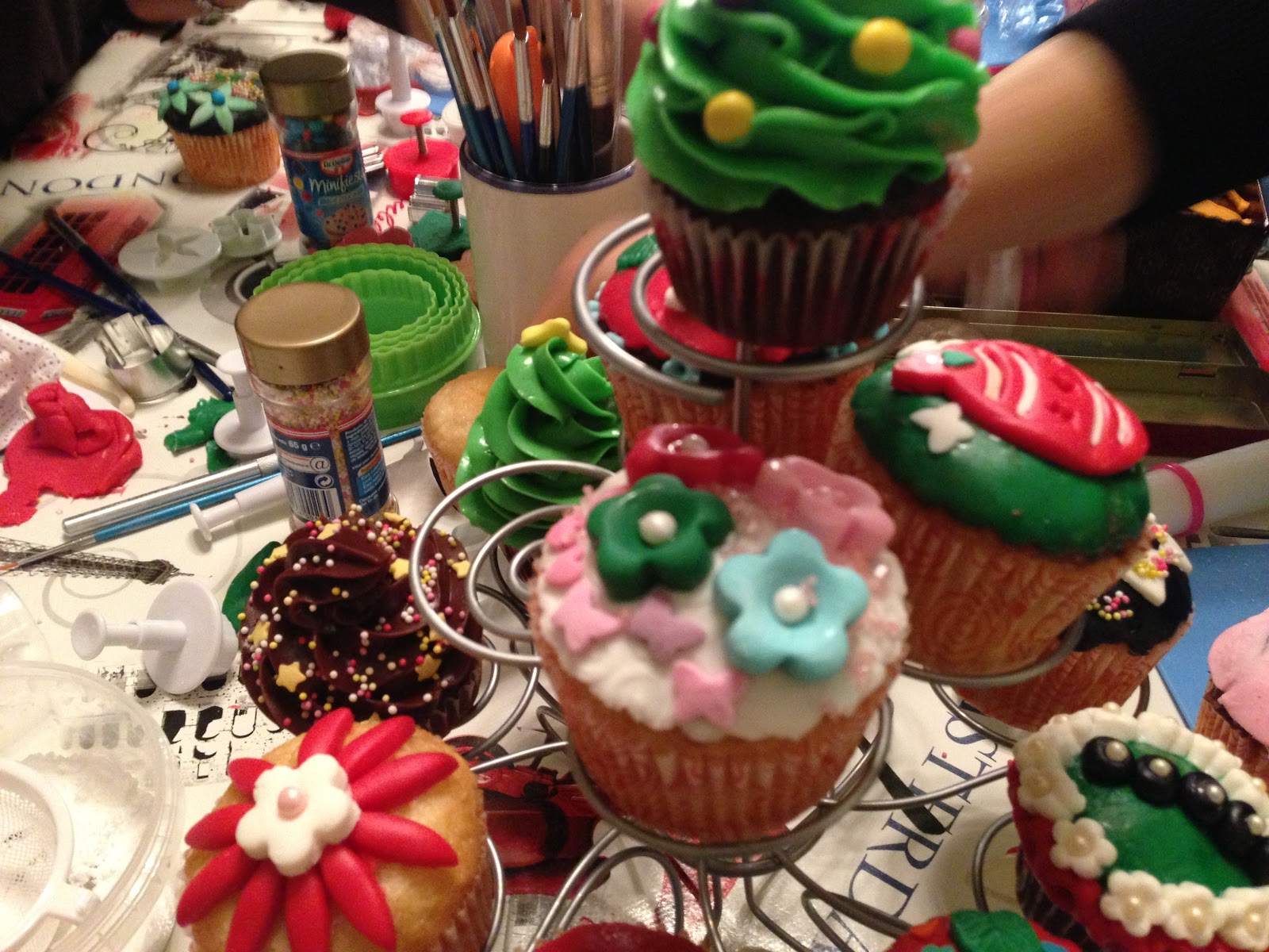 Andalasia Cakes: Reunión de Amigas para hacer Cupcakes Navideños