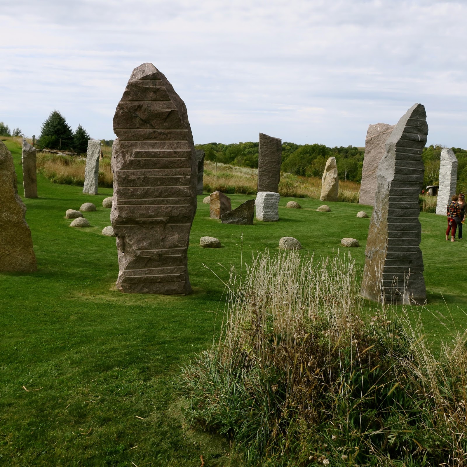 Life in the End of the Rainbow Valley: KINSTONE