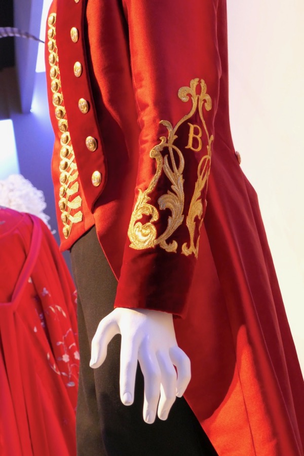 Hollywood Movie Costumes and Props: The Greatest Showman movie costumes ...