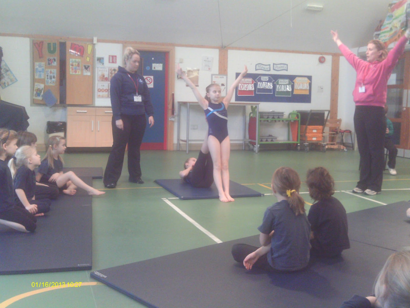 Year 2 - Beanstalk Base: PE - Gymnastics display