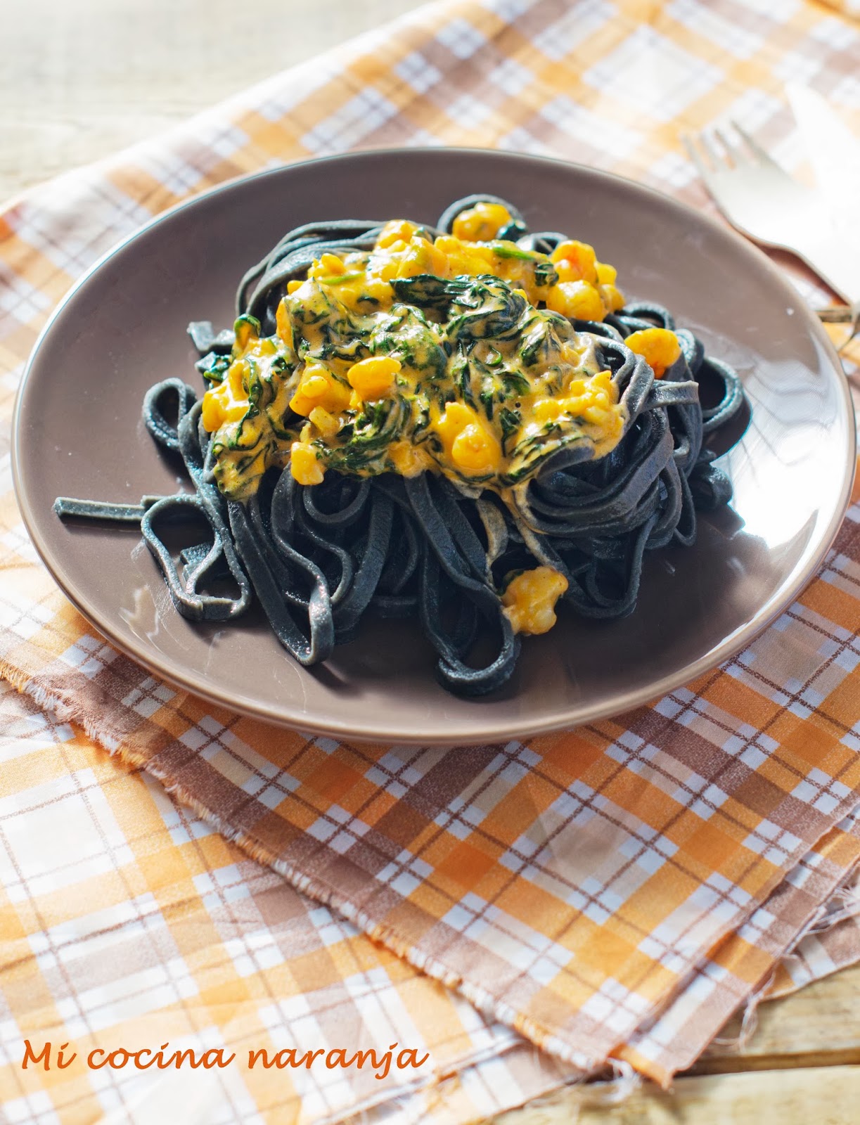 MI COCINA NARANJA: Tagliatelle nero di sepia con espinacas y gambas ...