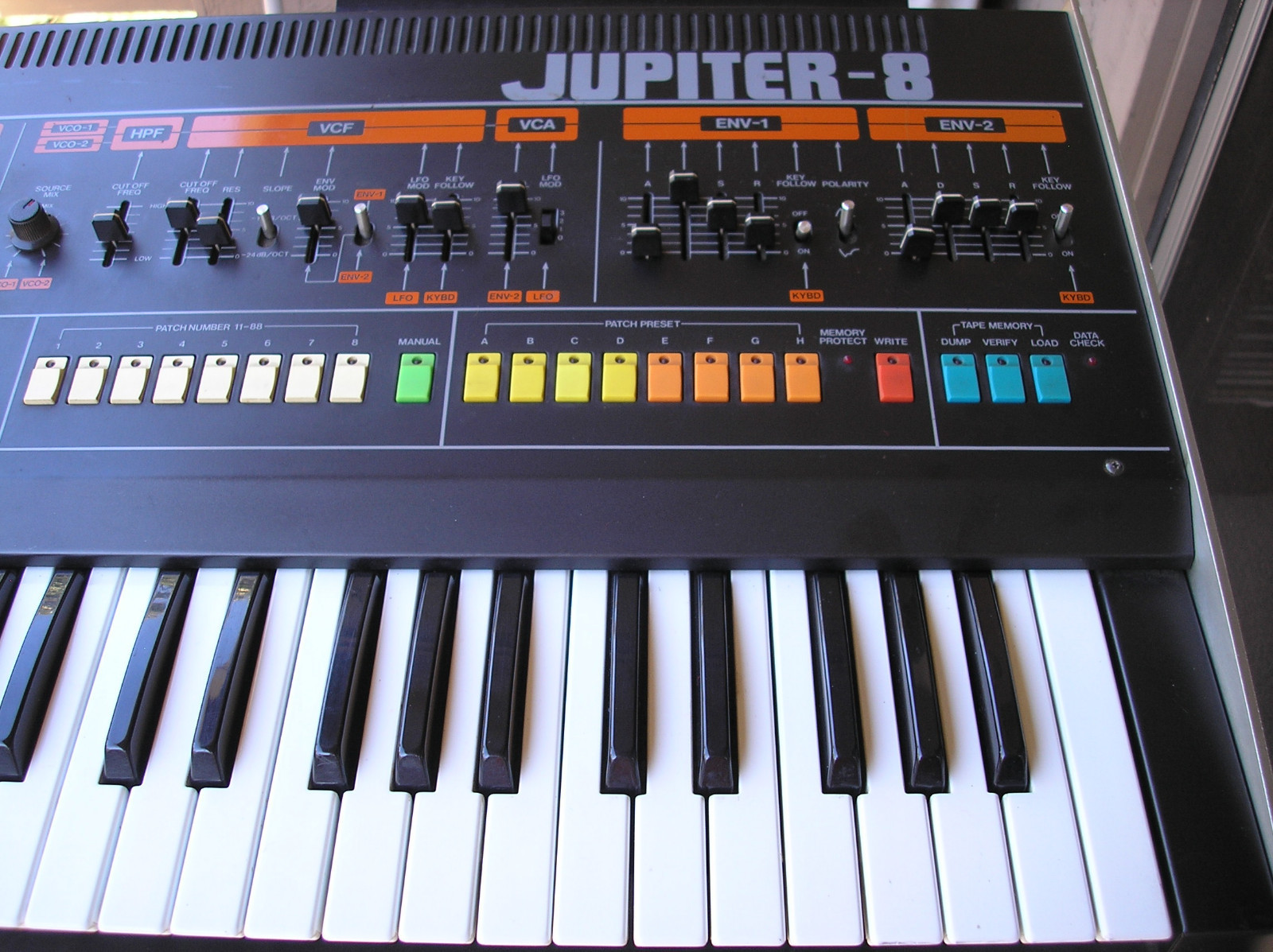 MATRIXSYNTH: ROLAND JUPITER-8 JP-8 SYNTH with DCB UPGRADE