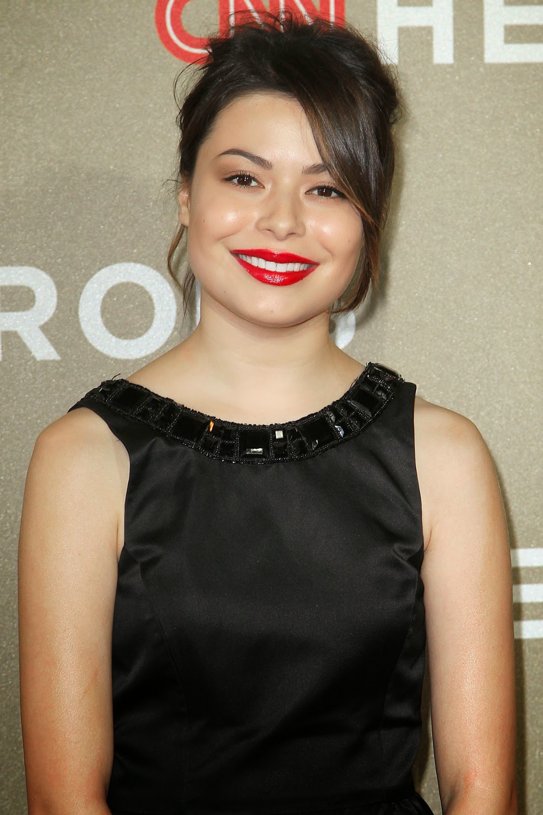 Celebs Galaxy: MIRANDA COSGROVE - CNN Heroes An All Star Tribute