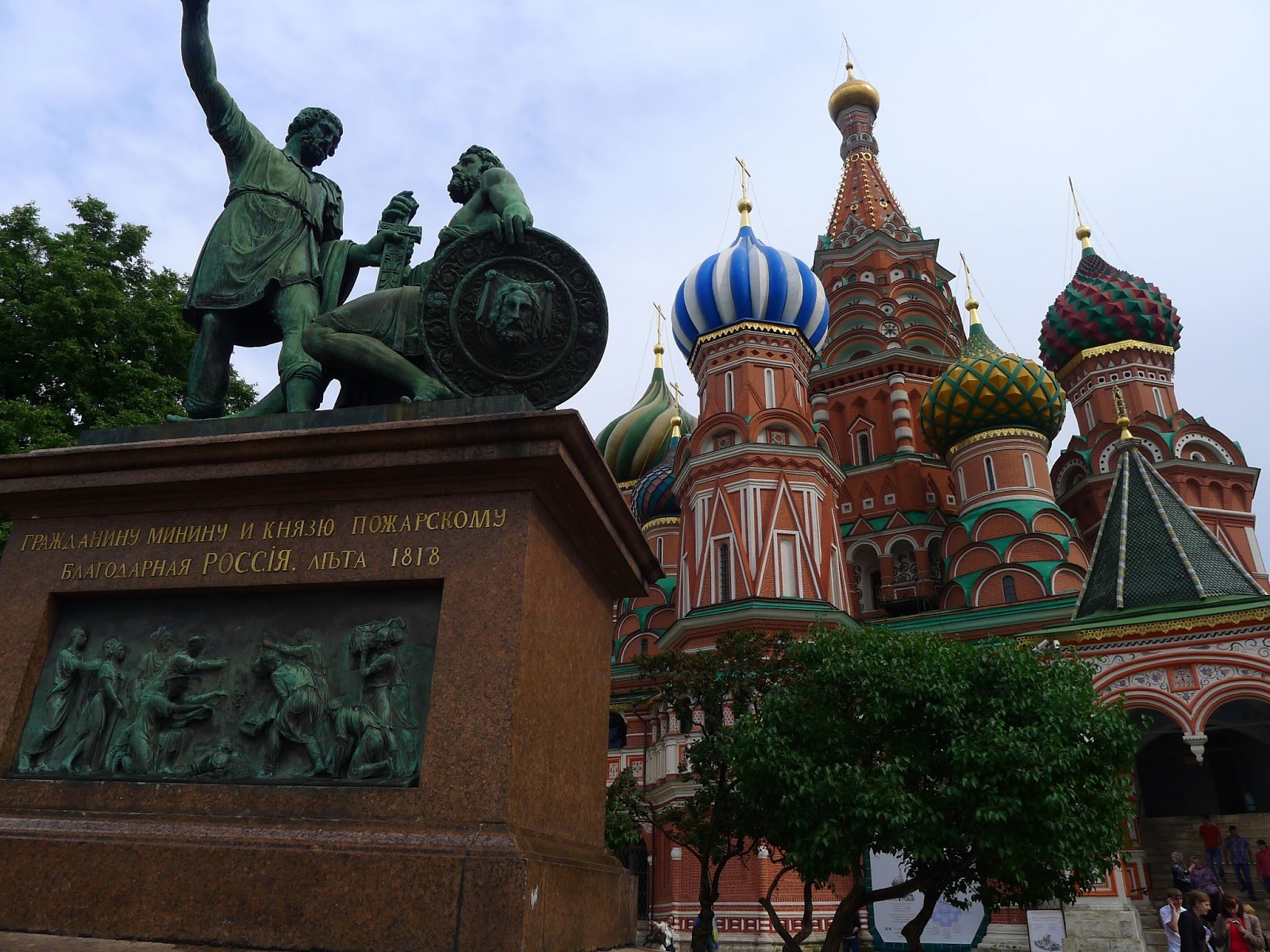 Dorle the Explorer: Statues of Moscow