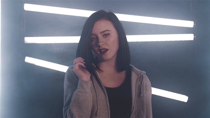 Halflives dan First To Eleven menyajikan kekuatan gadis yang serius ...