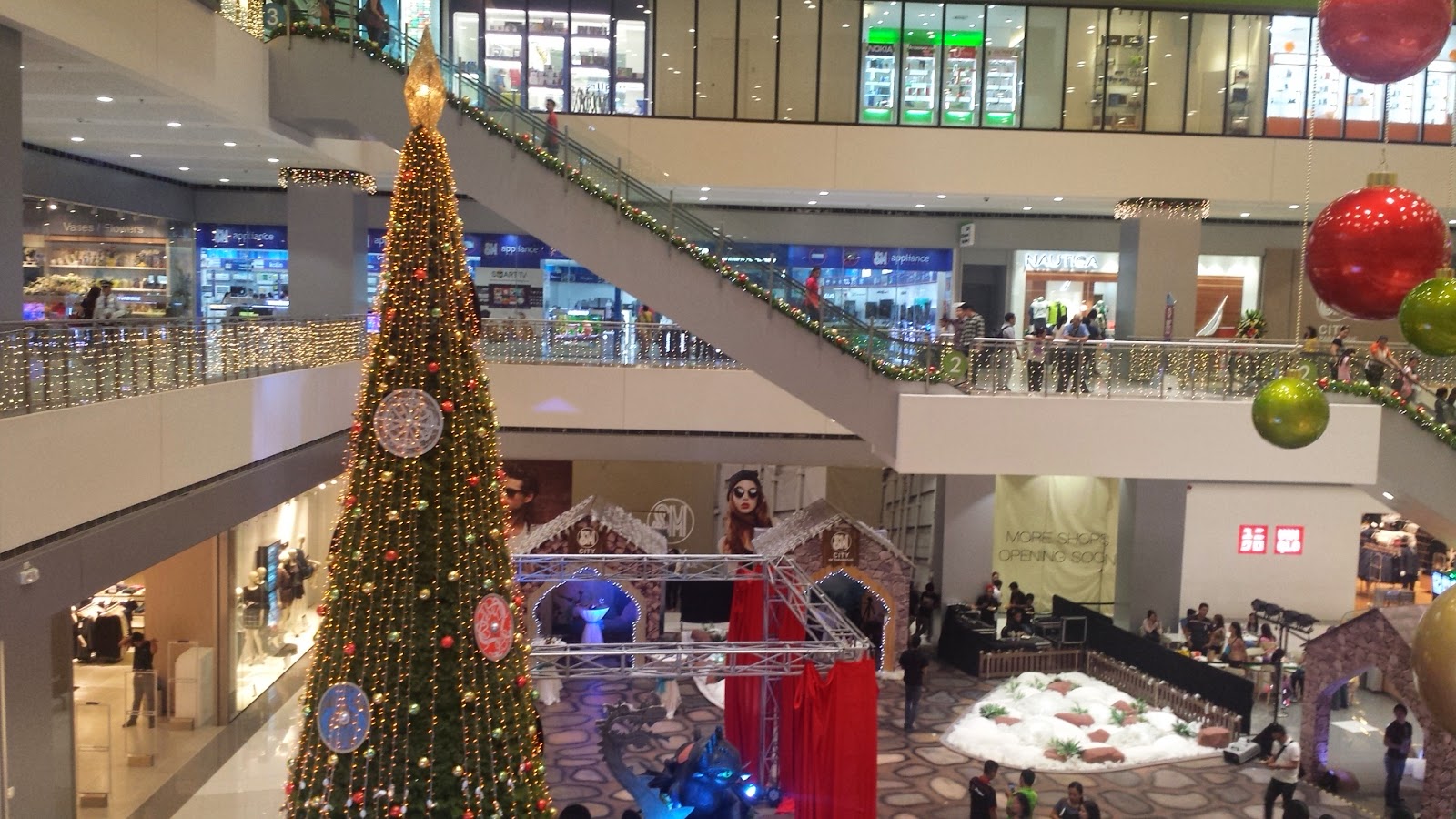 Time to Celebrate a Toothless Christmas at SM BF Paranaque! - Sugarsmile