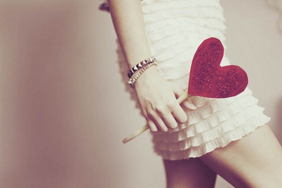 Girl hand heart cute - PicFuel