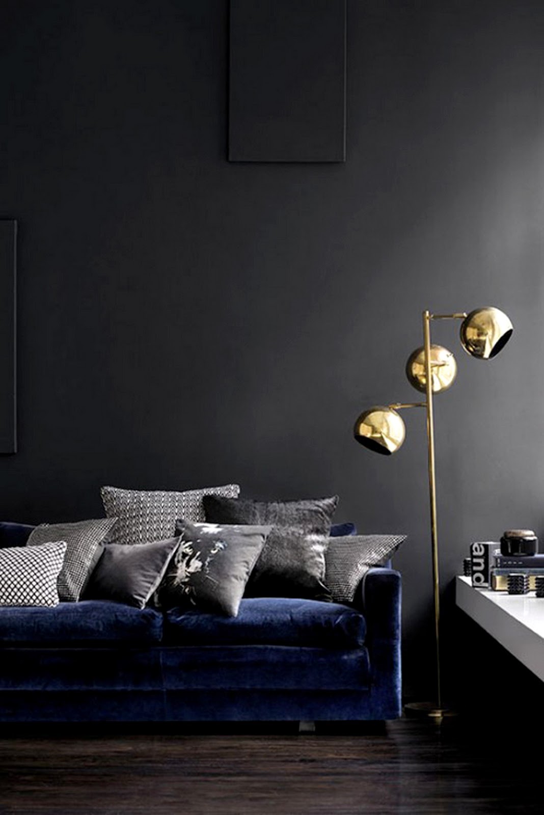 COMME UNE ENVIE DE BROYER DU NOIR - Set Designer Marie-Laure