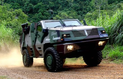 WARFARE Blog: AVIBRAS GUARÁ 4WS. O 4X4 brasileiro.