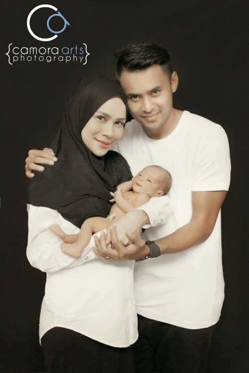 Foto Aidil dan Zarema dengan anak mereka. | APA-APA AJE..